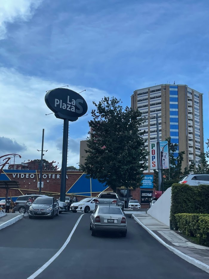 Las Plazas Majadas, Zona 11 (Centro Comercial)