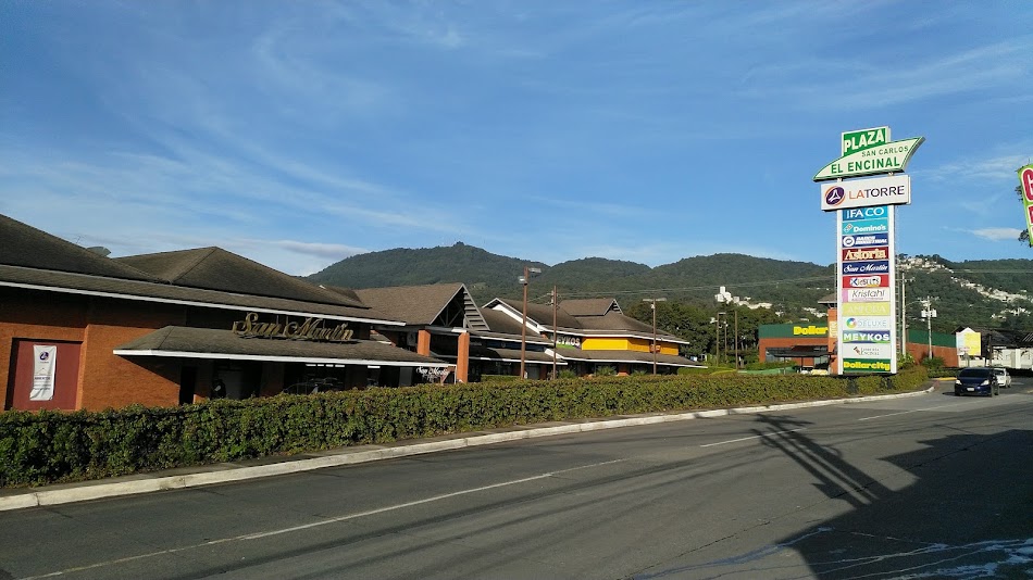 Plaza San Carlos El Encinal, Mixco